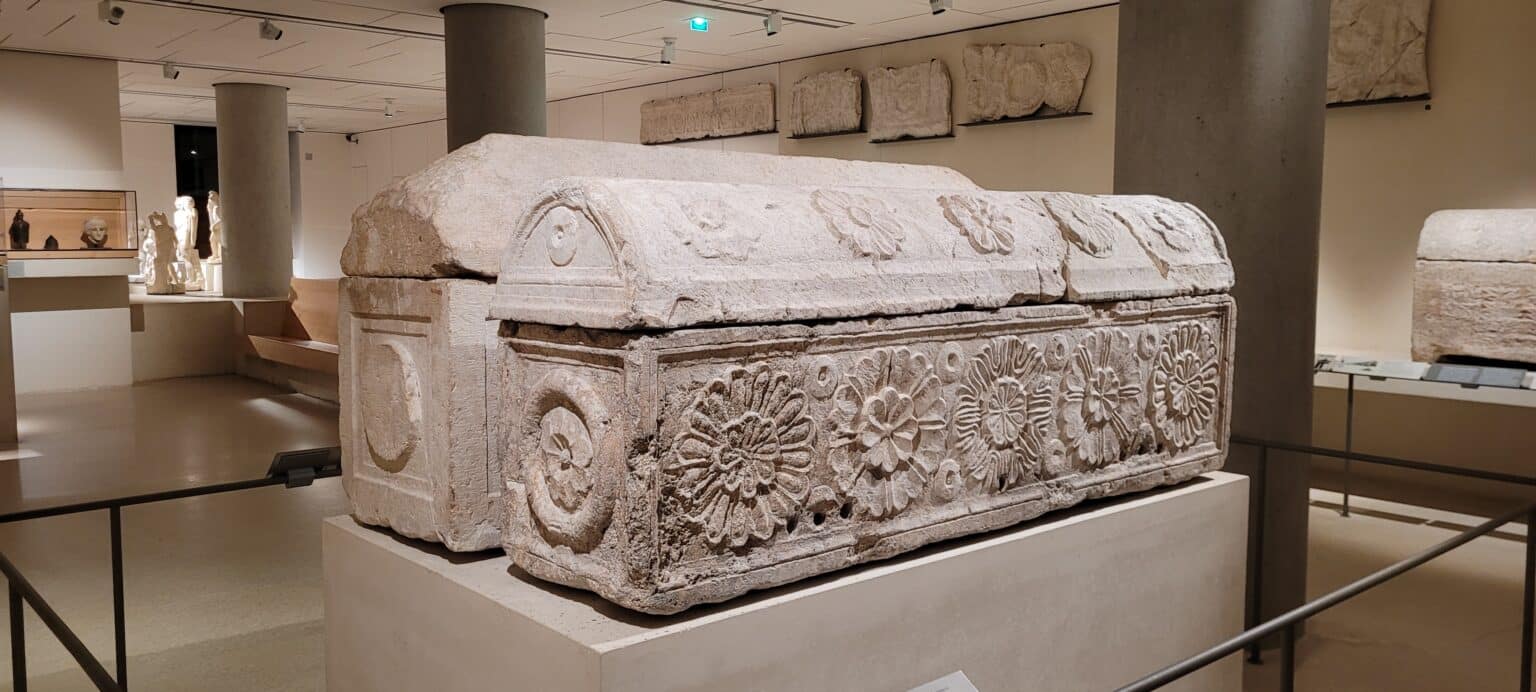 Tomb of Queen Helena of Adiabene in the Louvre - Jewish History