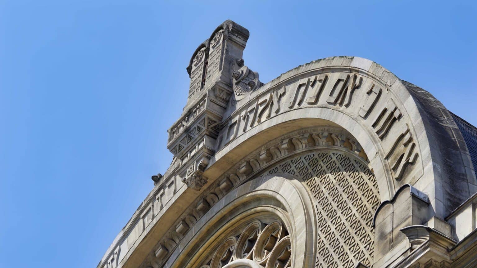 Visit Grand Synagogue of Paris | La Victoire with Flora Goldenberg