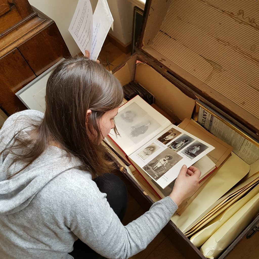 Flora Goldenberg tour guide in paris shoah paris shoah amsterdam - Jewish Tours Paris